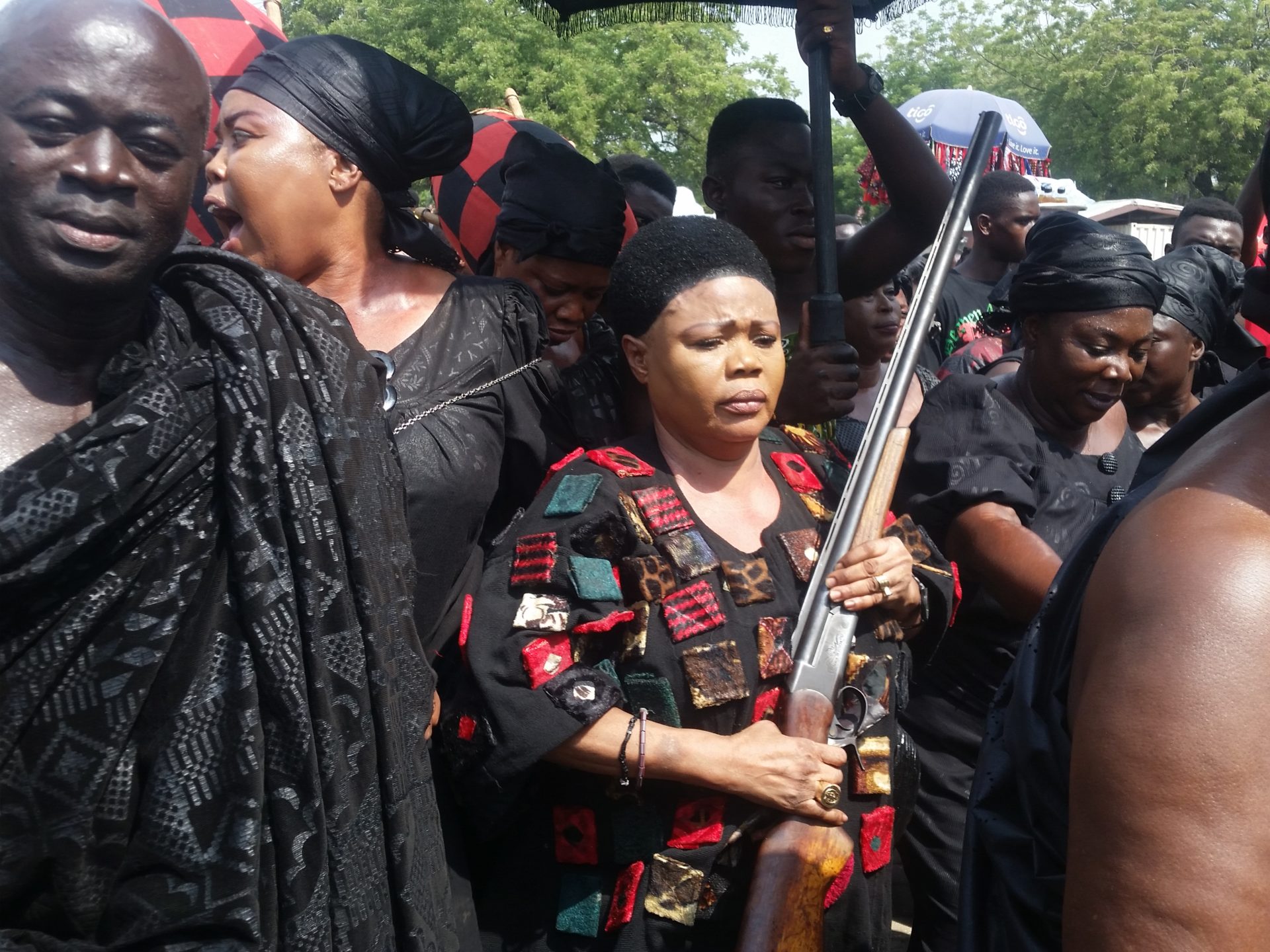 Day 4 ; Asantehemaa’s final funeral rites: Asantehene wears Batakari ...