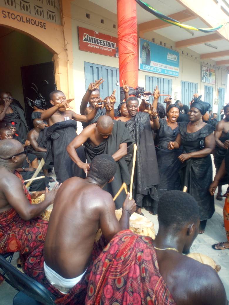 Day 4 ; Asantehemaa’s final funeral rites: Asantehene wears Batakari ...