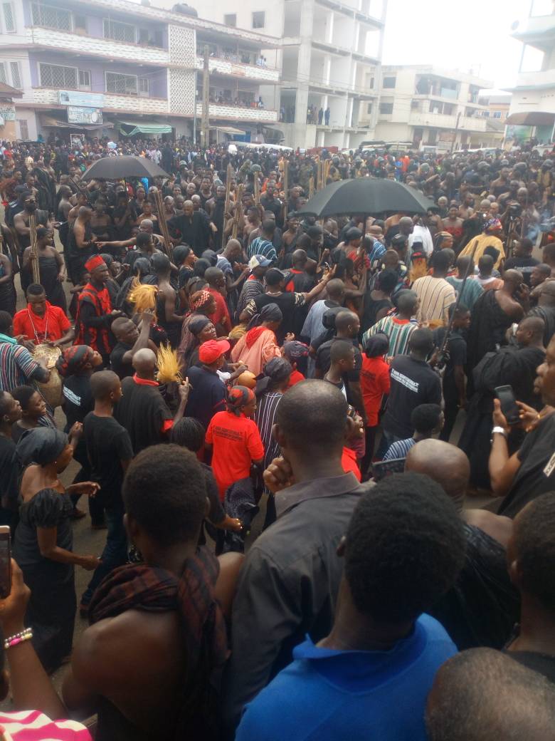 Day 4 ; Asantehemaa’s final funeral rites: Asantehene wears Batakari ...