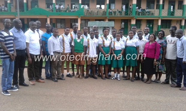 OKESS gets ICT boost from 1987 Year Group - Otec 102.9 FM