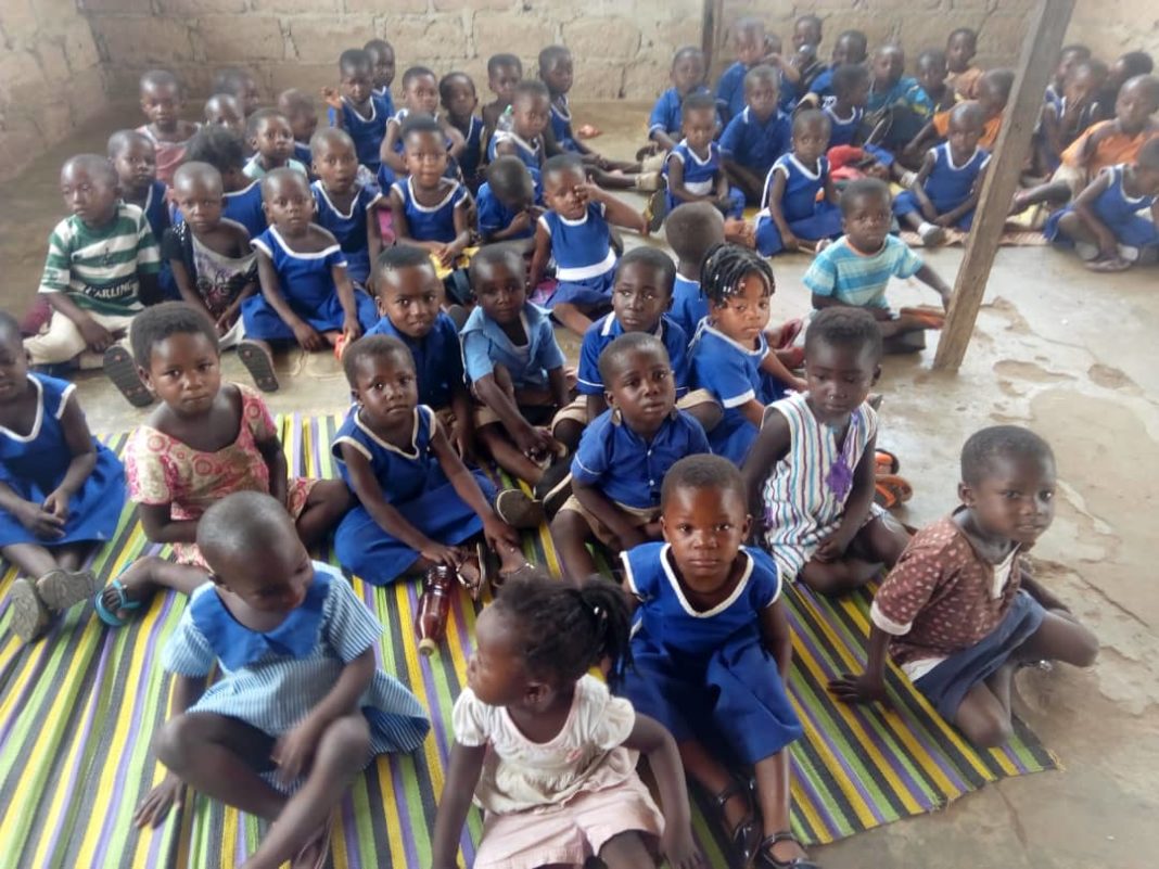 FCUBE:Atebubu Fakwasi Presby Basic School pupils study on bare floor