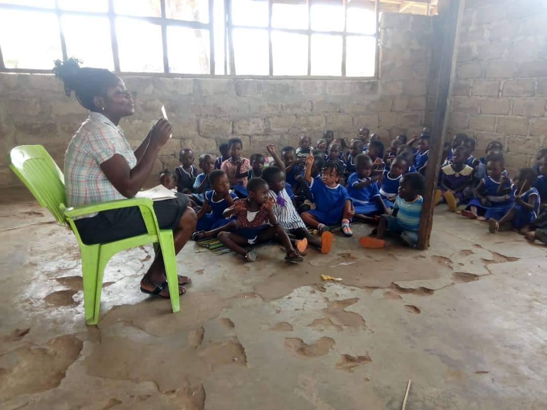 FCUBE:Atebubu Fakwasi Presby Basic School pupils study on bare floor
