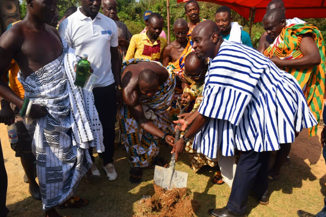 Bosome Freho MP cuts sod for construction of an Astroturf at Asiwa ...