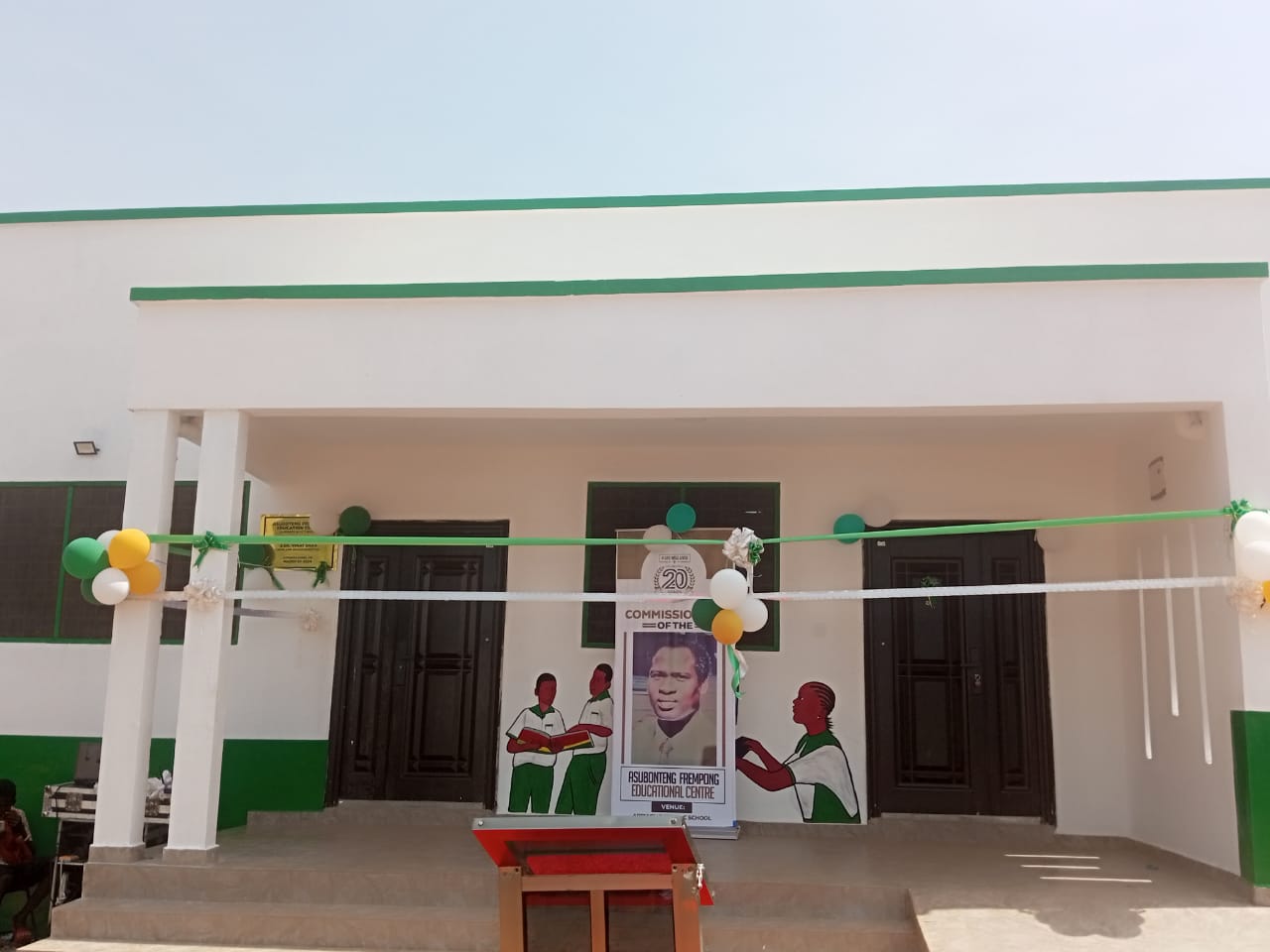 Philanthropist hands over ultramodern computer lab and library to ...