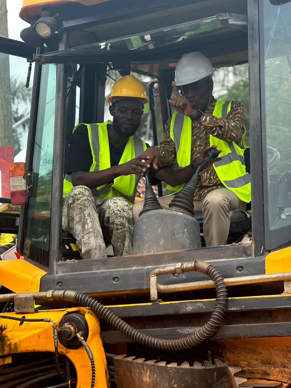 Asokwa Municipal Assembly Cuts Sod For Construction of Four (4) Link ...