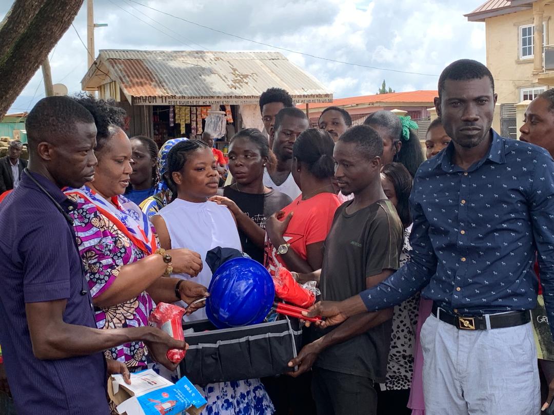 NPP MP Adelaide Ntim Presents Start-Up Kits to 56 Youth Beneficiaries ...